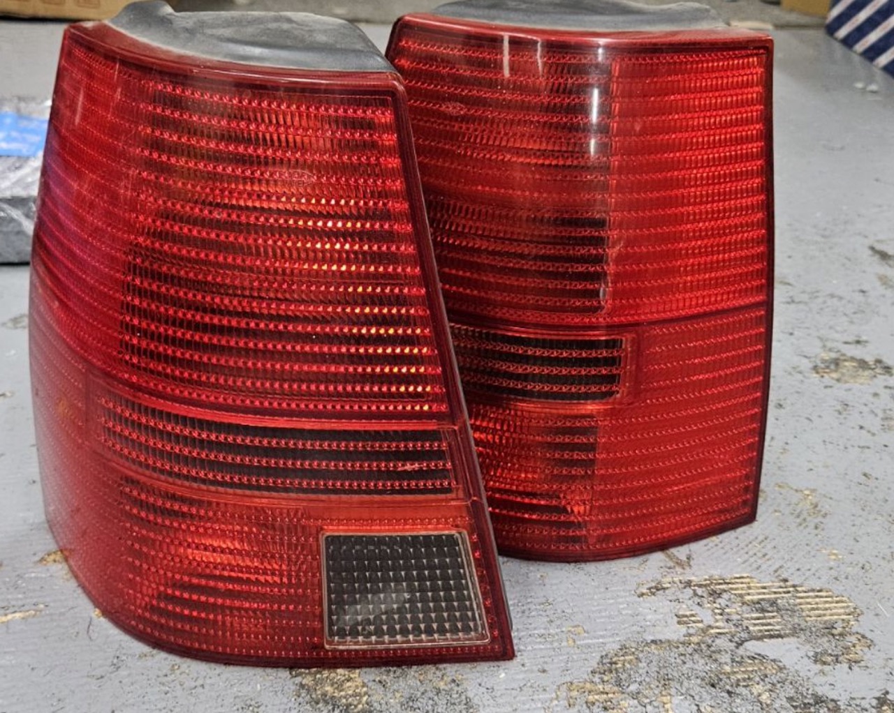 Tail Light Set, Mk4 Jetta Wagon Euro (Red) – Cascade German Parts